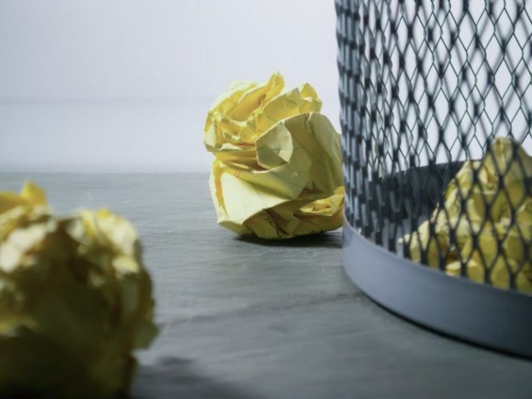 10 Traits of Selfish People (and Why They Are Like This)