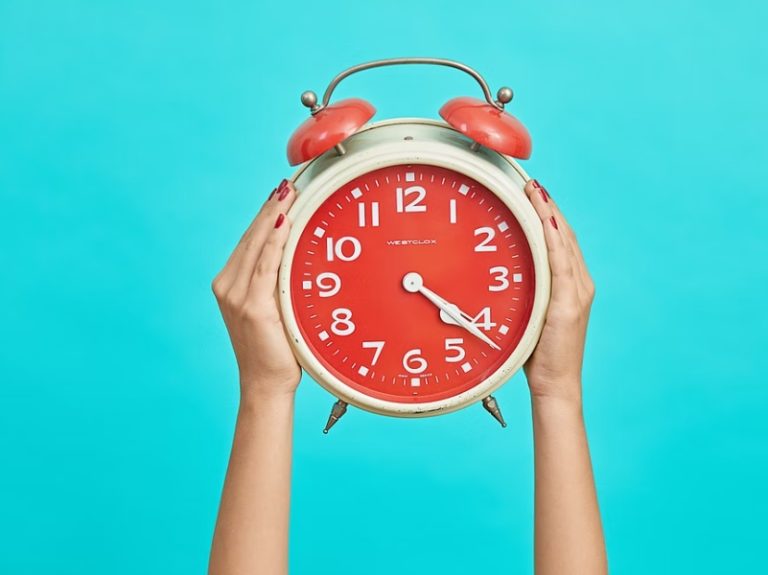 10 Traits of Good-Hearted People (With Examples)